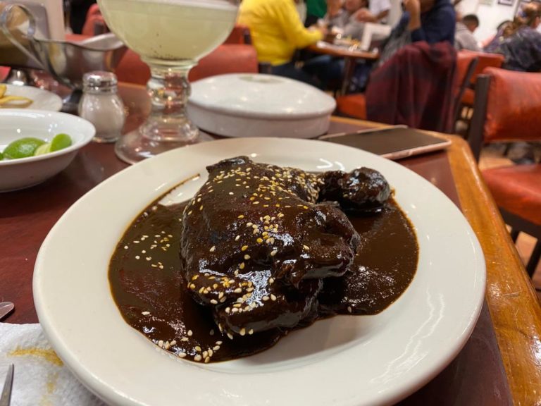 El mole negro un plato tradicional mexicano con mucha historia - Hola ...